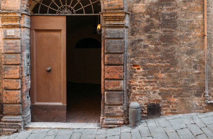 Di chi è l'intercapedine tra il suolo e il piano interrato?